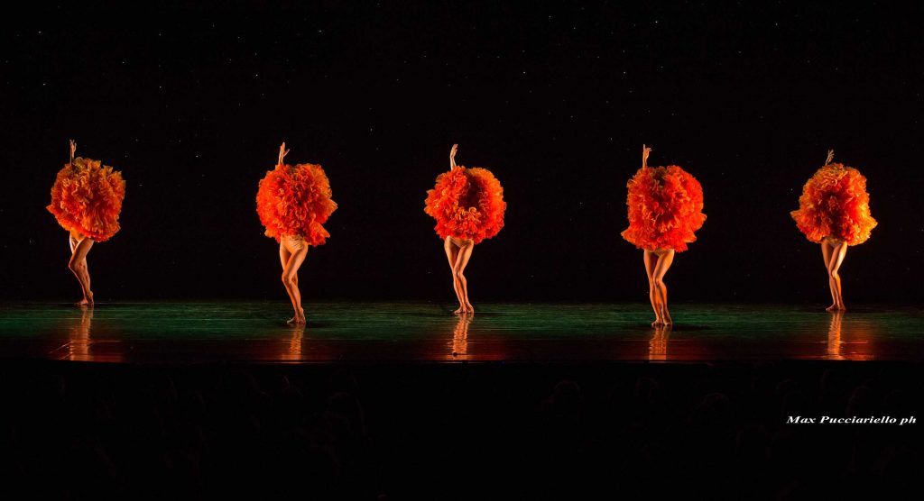 Mesmerizing MOMIX: Illusionist dance company comes to Aspen ...